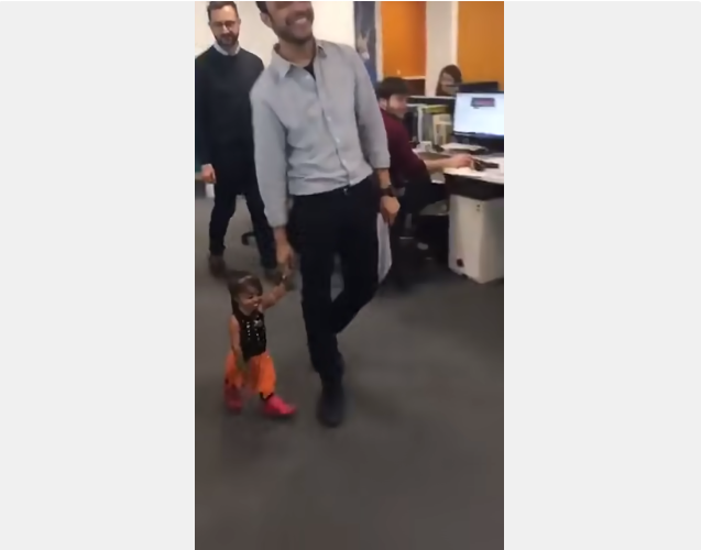 Najniższa kobita na świecie 62,8 cm, 30 lat - Memy.pl